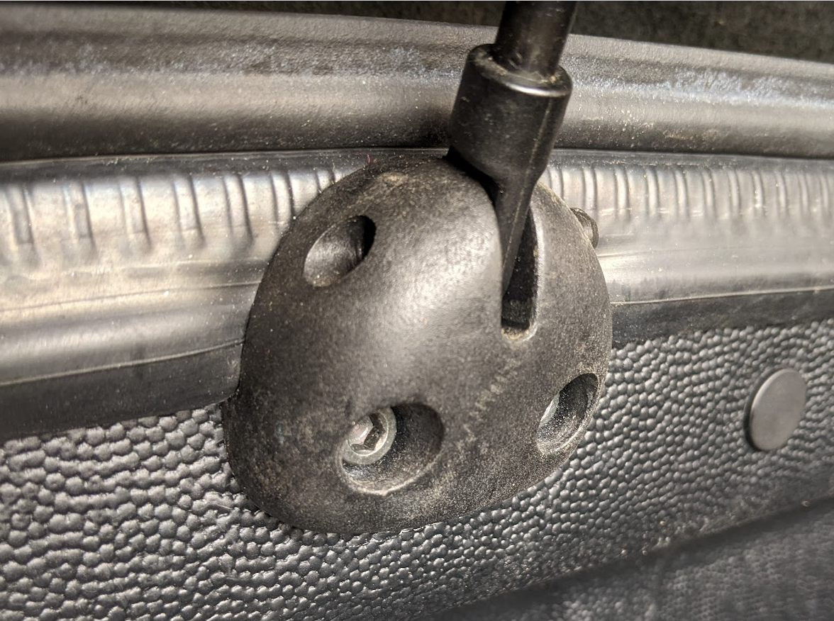 Boot gas strut replacement